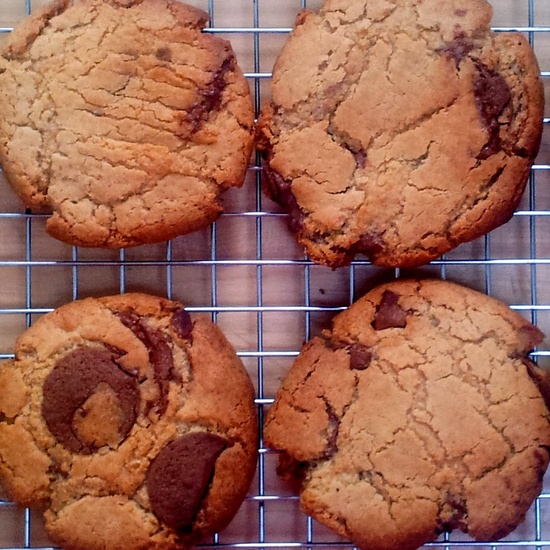 Charlie makes cakes: Giant chocolate button cookies