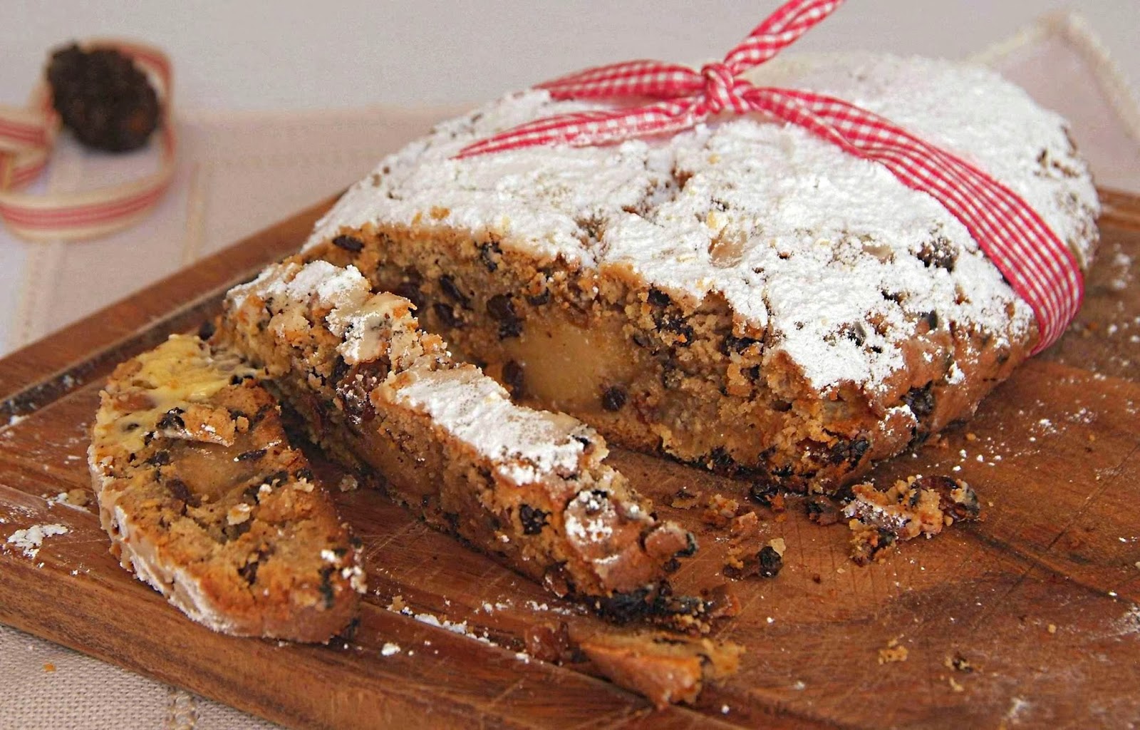 DOMESTIC GODDESSES: Christstollen