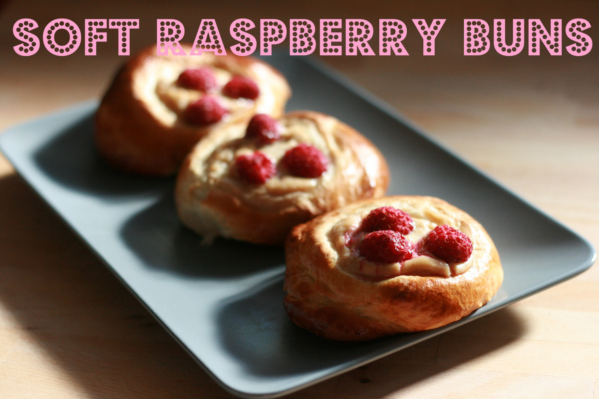 Food, unplugged: Soft raspberry buns
