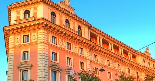 A la búsqueda de un buen restaurante italiano en la Via Veneto de Roma