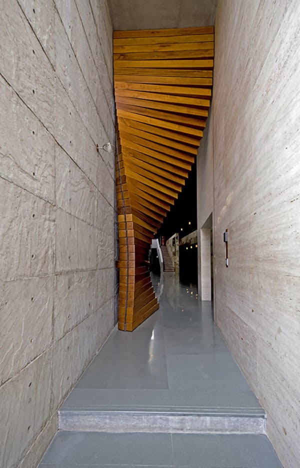 okokno : Bendable Door by Matharoo Associates