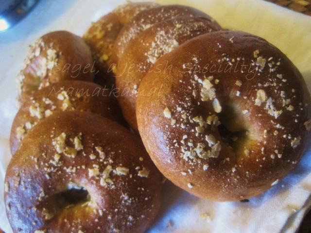 Bagel or beigel, a Jewish Specialty!