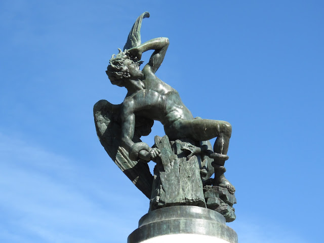 VENTANAS AL PENSAMIENTO: ÚNICA ESTATUA DEL MUNDO DEDICADA A LUCIFER.