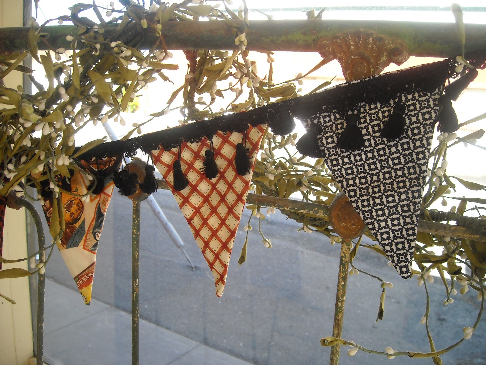 THE QUILT BARN: Halloween Bunting Tutorial