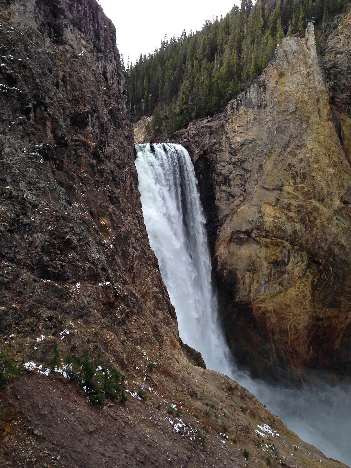 WESTERN WYOMING: YELLOWSTONE FALLS