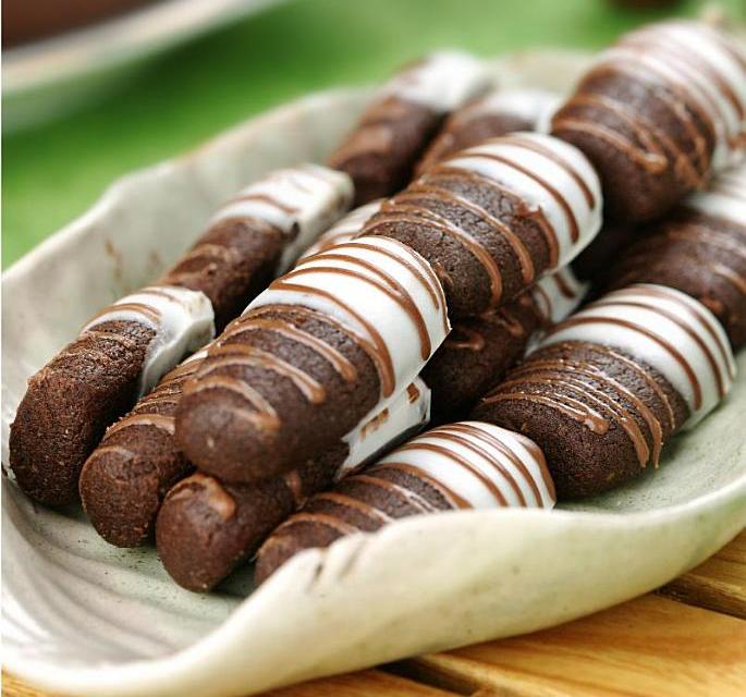 Aneka Kue Kering: Resep Kue Kering Coklat - Toping Kue Kering Coklat