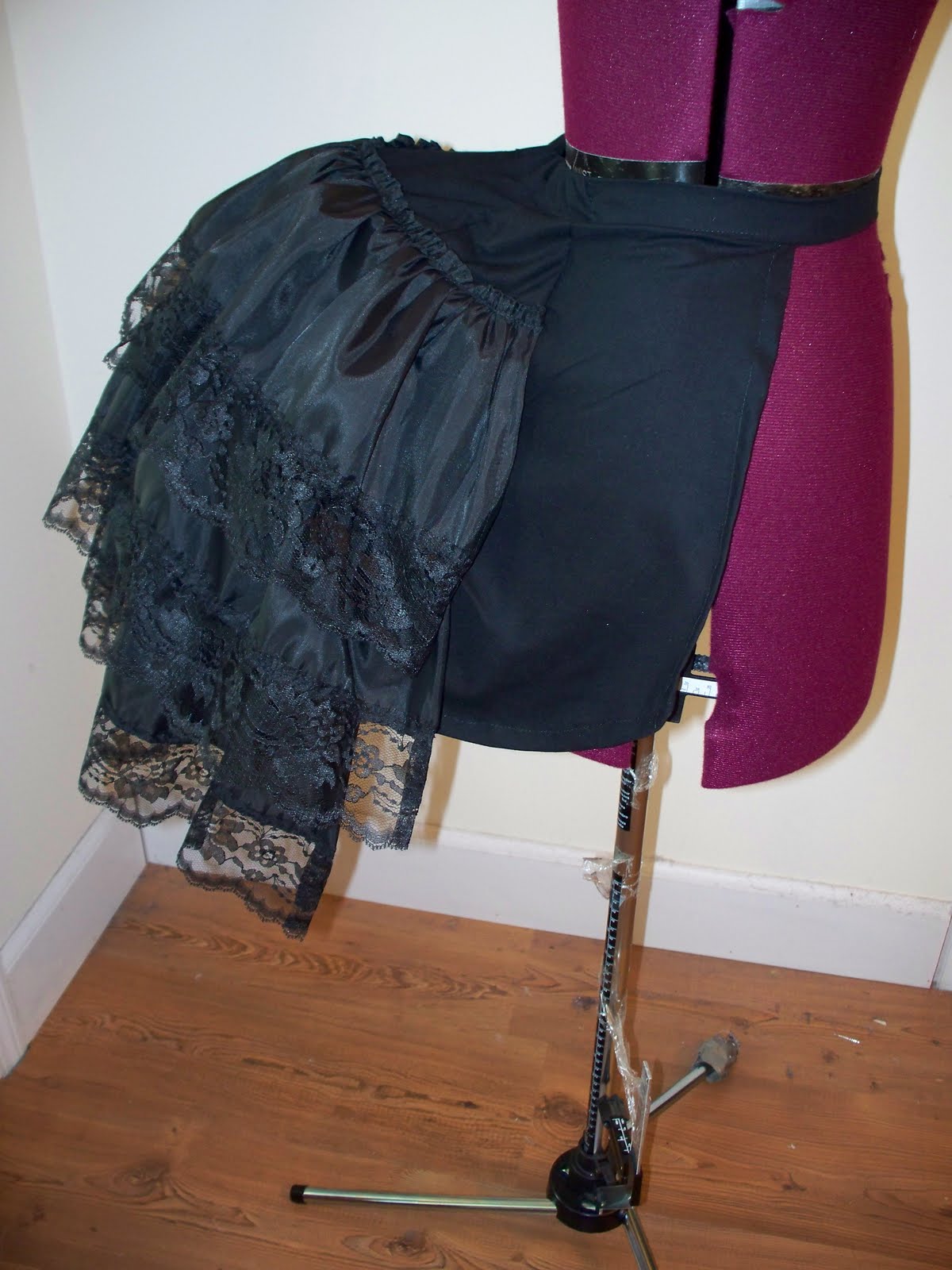 Which Victorian Bustle for my Bustle Dress? Steampunk and Gothic ...
