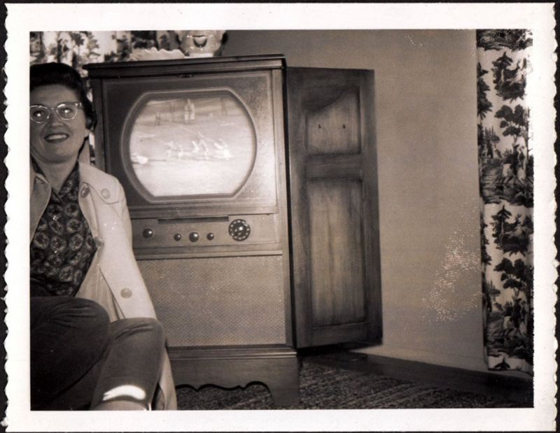 Found Photos That Capture People in the Early Days of Television ...
