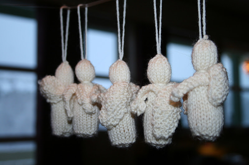 Beates englestrikk: Engler daler ned i skjul