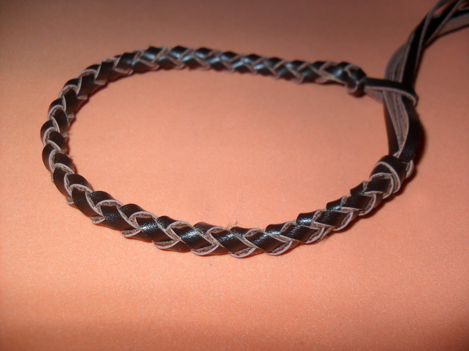 MARICOSAS: PULSERA DE CUERO