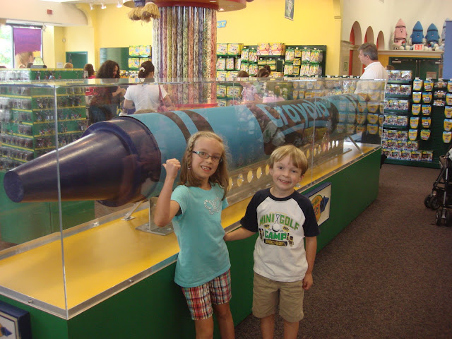 Writing the waves of motherhood...: Behold! The World's Largest Crayon!