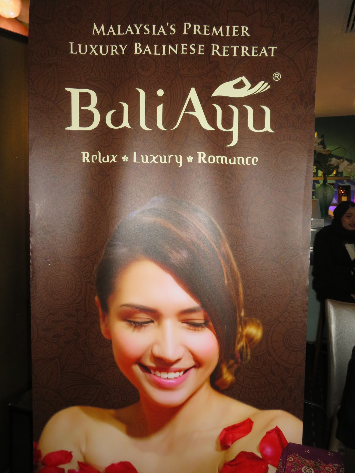 Kee Hua Chee Live!: BEAUTY QUEEN ANNIE LOW, MALAYSIA'S BEST PERFORMING ...