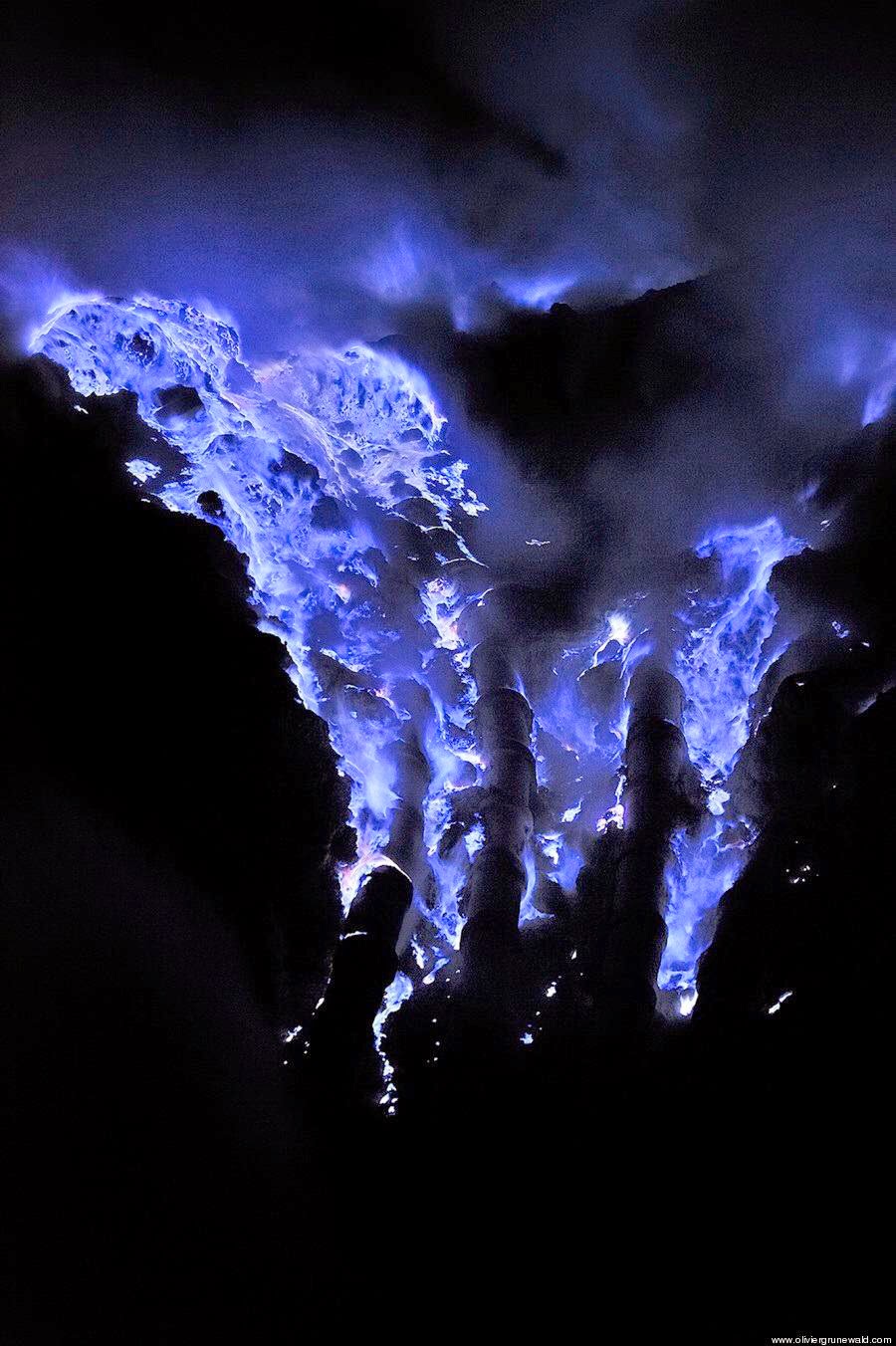 Gambar Menarik Lava Gunung Berapi Berwarna Biru - Malaysia Harini