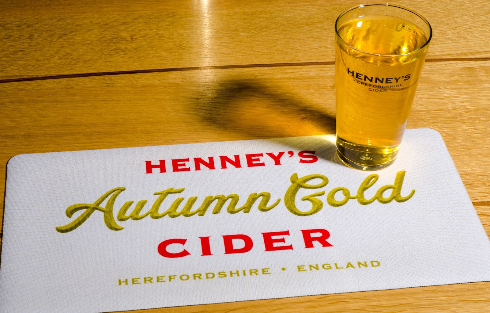 Henney's Cider: Henney's Autumn Gold - a light, bright medium sweet ...