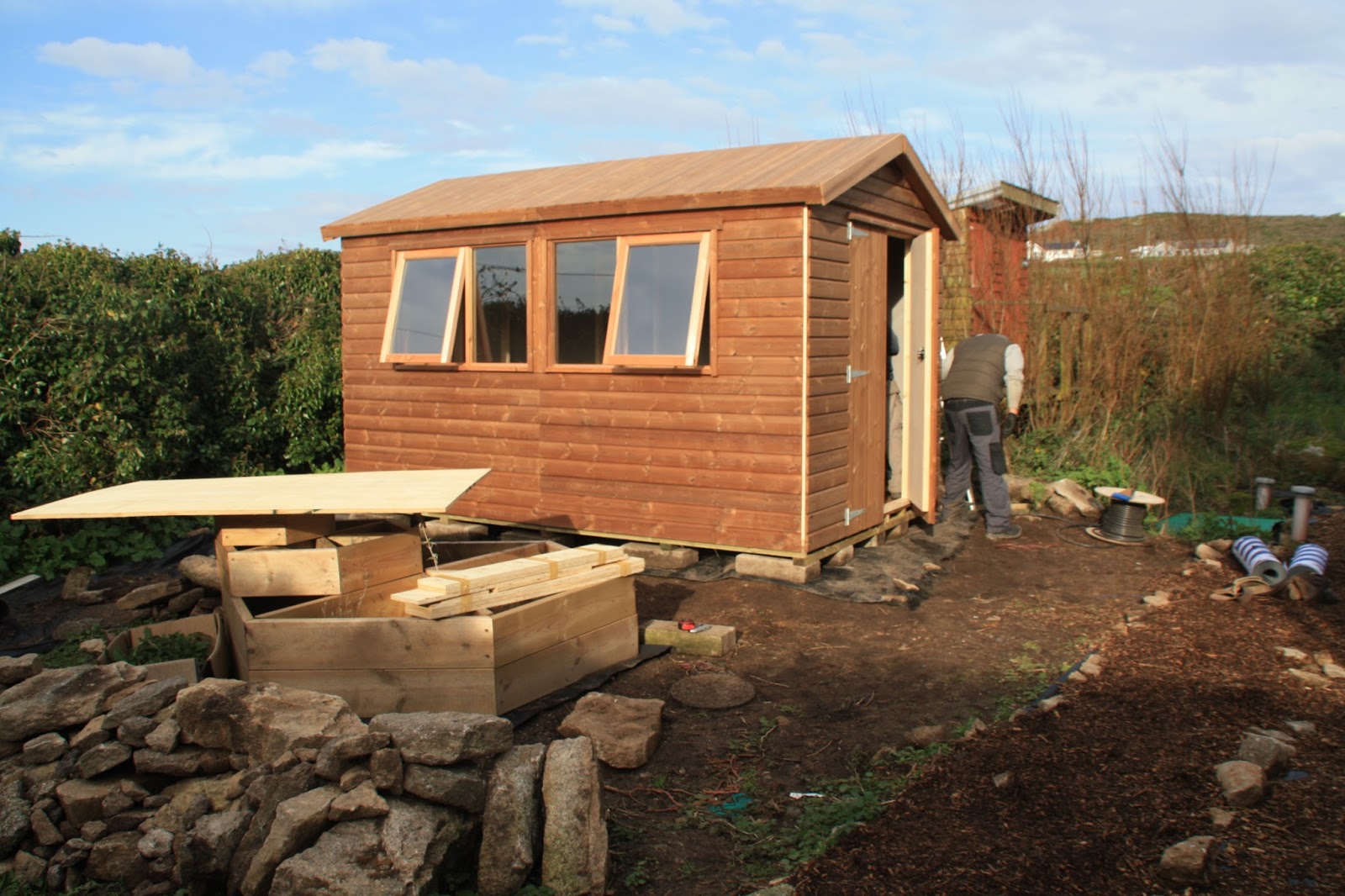 Bosavern Community Farm: Bee education shed arrives