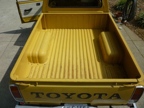 5k: 1974 Toyota Hilux Pickup - DailyTurismo