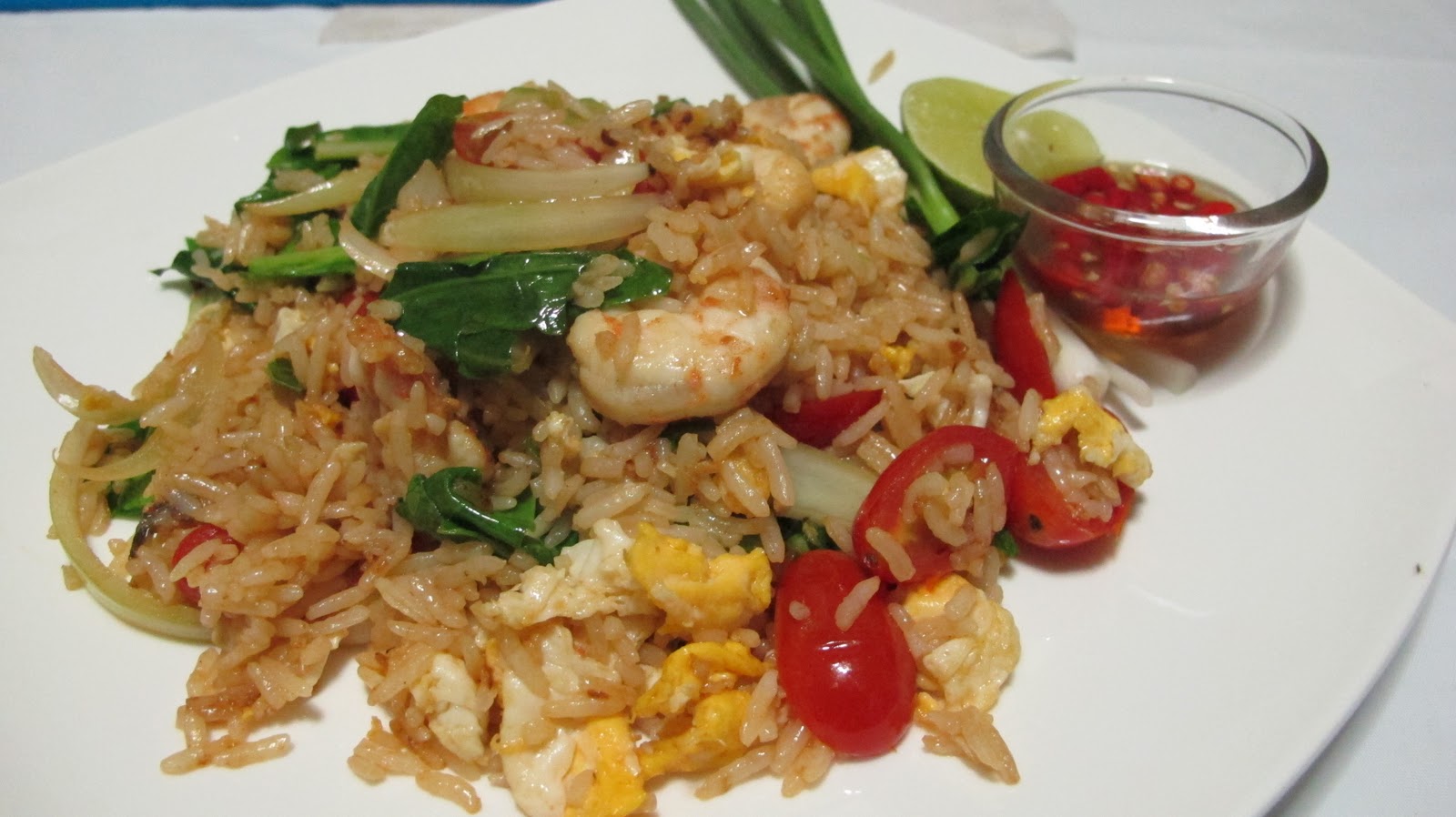 KitchenAholics: Thai fried rice (khao pad)