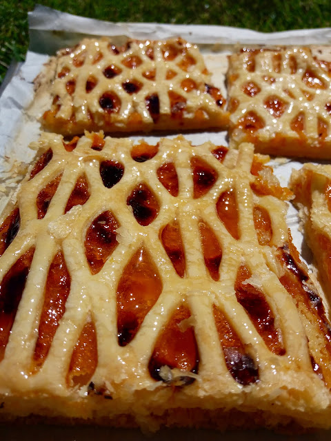 FEUILLETÉS AUX ABRICOTS