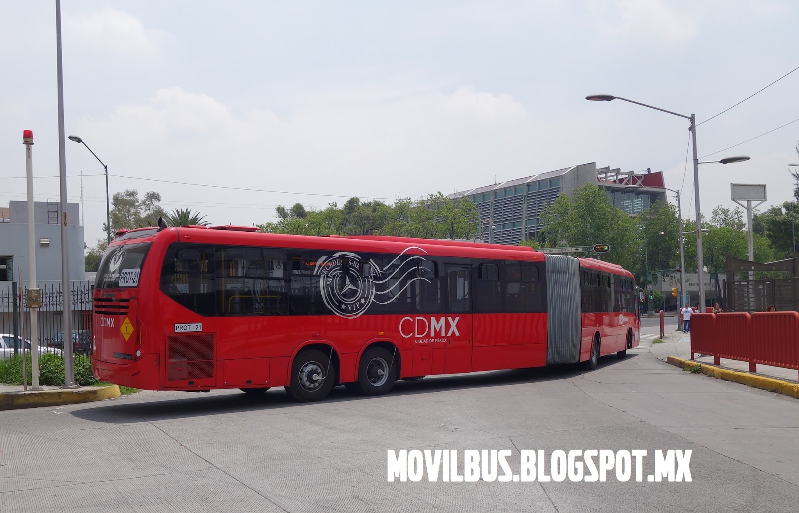 MERCEDES BENZ NEOBUS MEGA BRT SUPER ARTICULADO.
