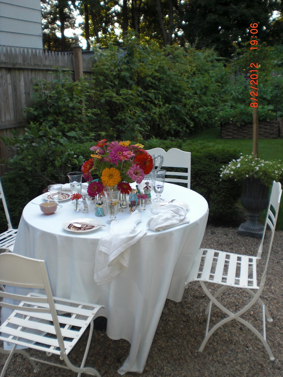 MannerOfStyle: Dinner in the Garden with Michael Devine and Thomas Burak