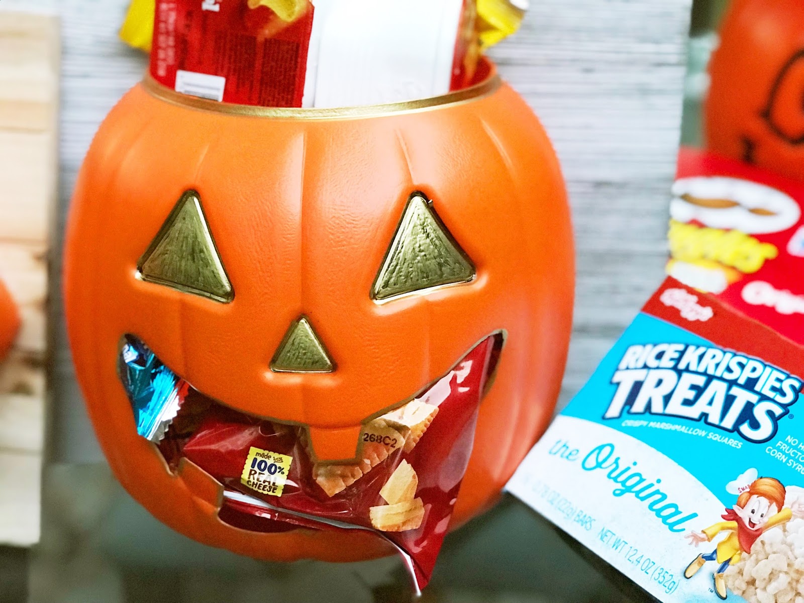 Easy-to-Make Jack-O-Lantern Snack Holders Just in Time for Halloween ...