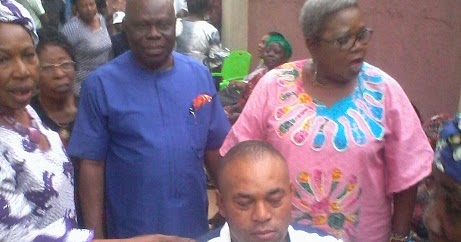 Owerri Municipal women pray for MacDonald Ebere to win the 2019 state ...
