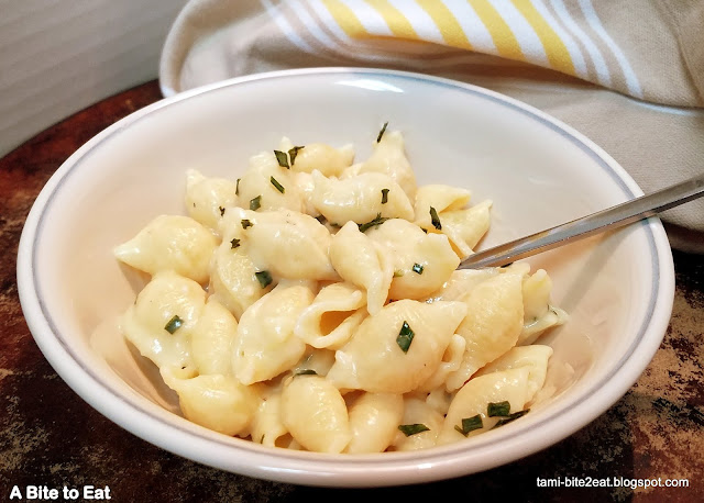 A Bite to Eat: Creamy Garlic Shells
