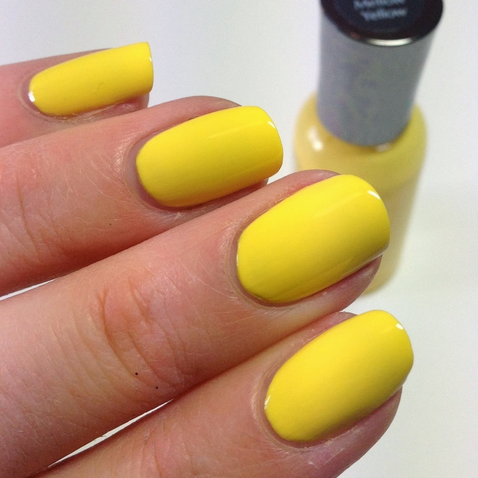 Yellow Nail Art Ideahttp://9ailsside.blogspot.com/Nail Side