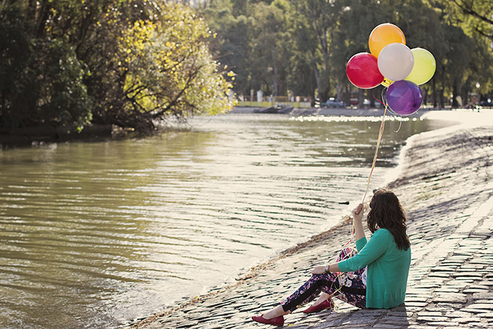 Globos en la mano / Alma Singer