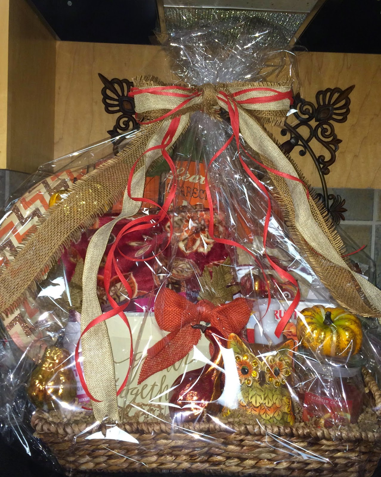 Room Mom Extraordinaire: Happy Fall Y'all Basket