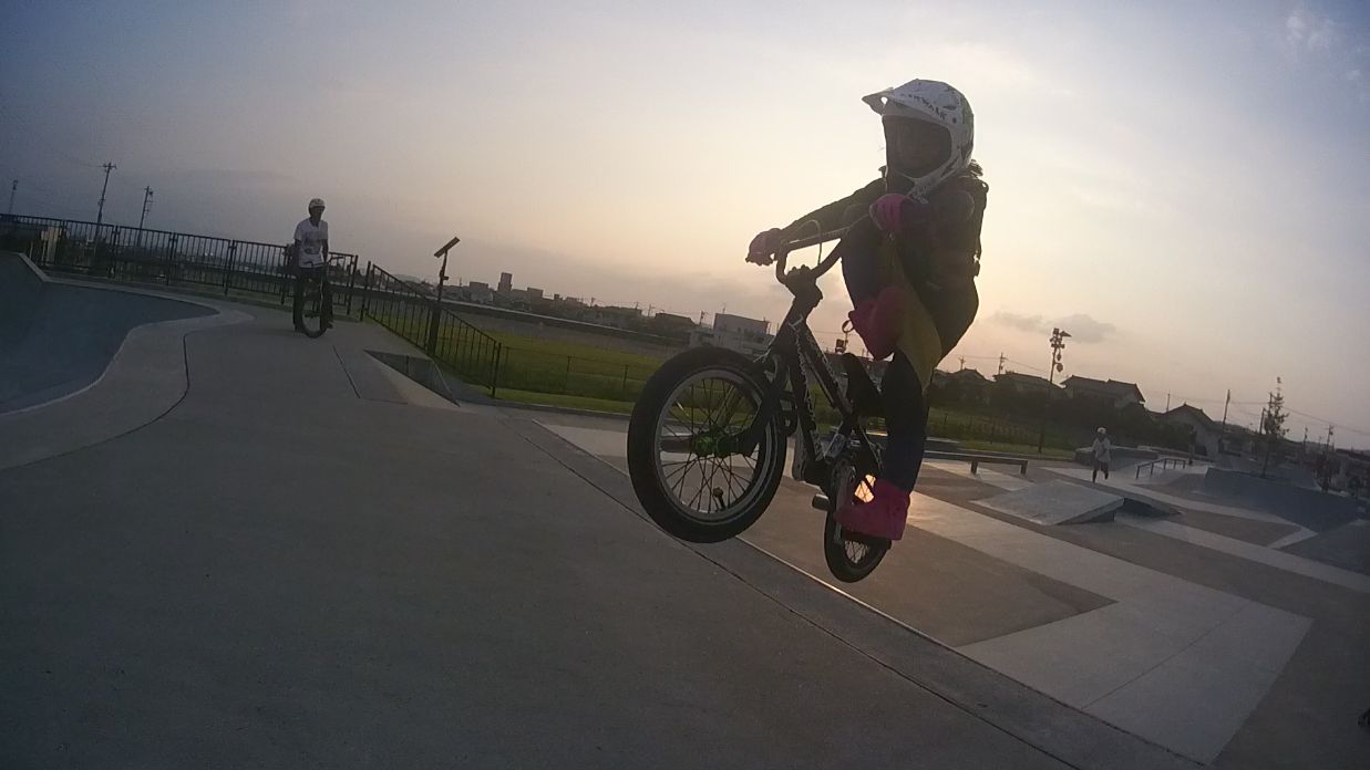 BMX LIFE IS GOOD ～SAKURA 8歳 職業BMXライダー(夢)～: 180練習