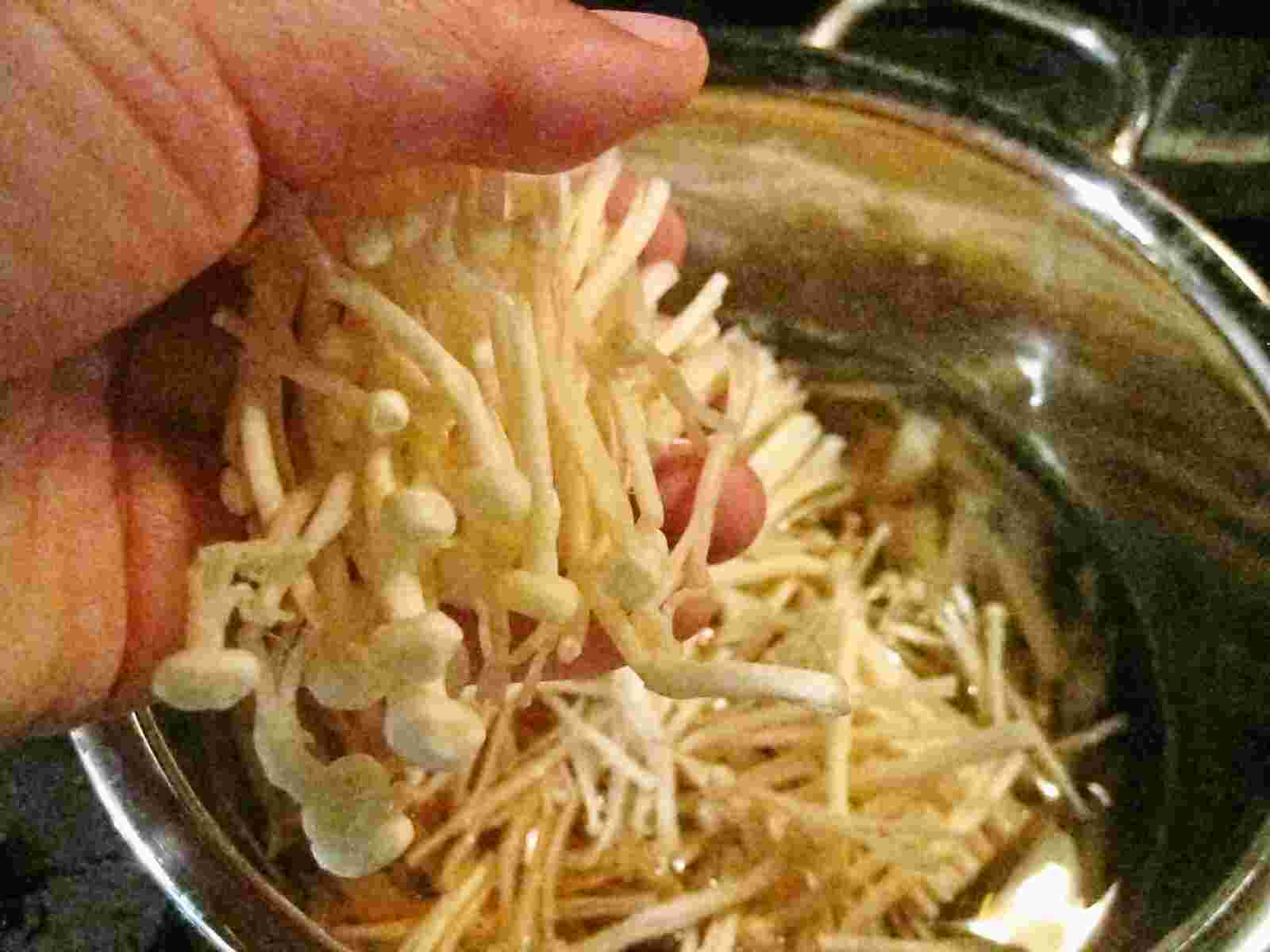 Recipes for Tom: Gobo to ninjin, enoki no misoshiru / miso soup with ...