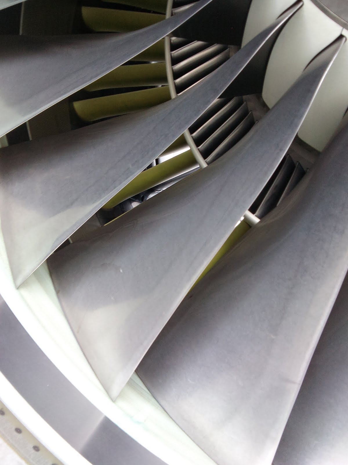 Flying China Man: New IAE V2500 engines