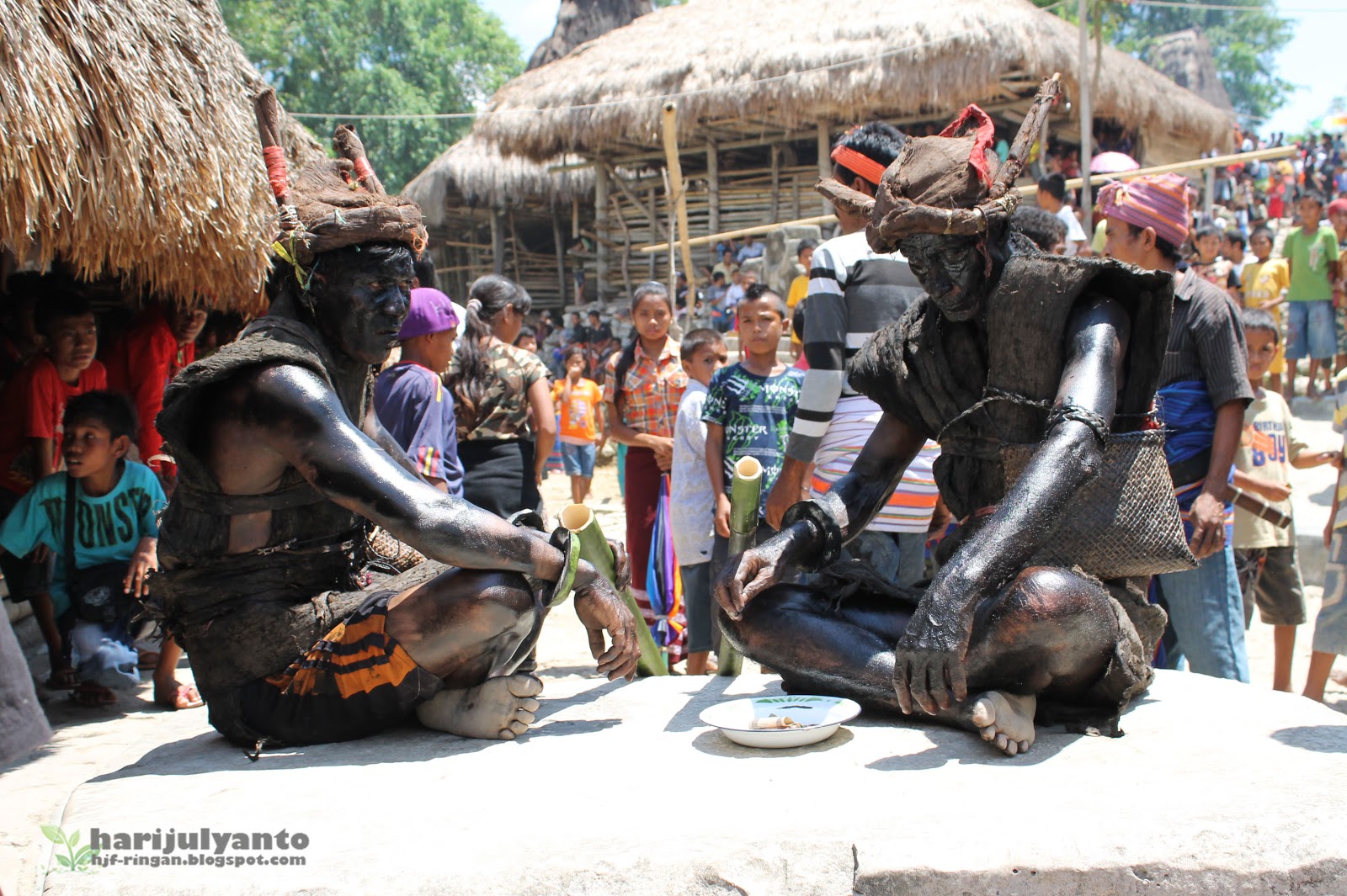 Ringan: Kalango dan Njara ( Ritual Marapu Wula Poddu ) Bondomaroto