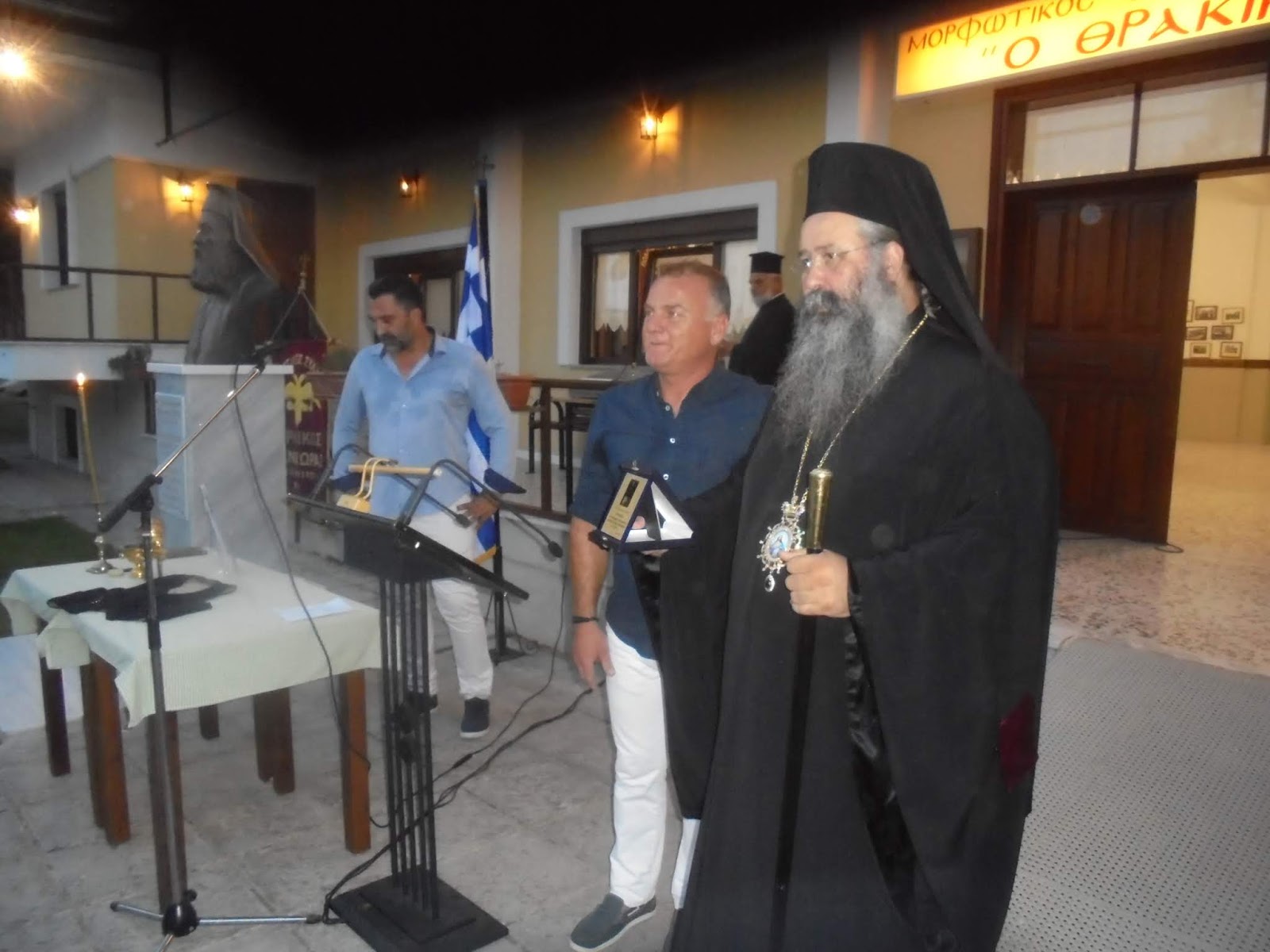 ΛΕΥΤΕΡΙΑ: ΠΛΗΘΟΣ ΚΟΣΜΟΥ ΣΤΑ ΑΠΟΚΑΛΥΠΤΗΡΙΑ ΤΗΣ ΠΡΟΤΟΜΗΣ ΤΟΥ ΜΗΤΡΟΠΟΛΙΤΗ ...