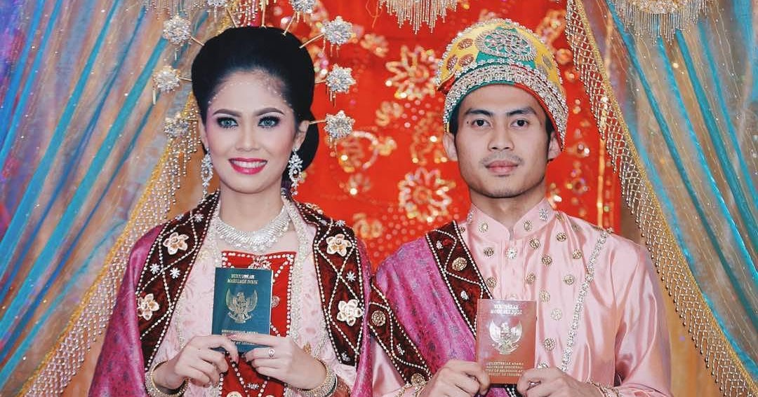 " SANGGAR NUSANTARA DOT COM " | Jakarta: Sewa Baju Adat Gorontalo di ...