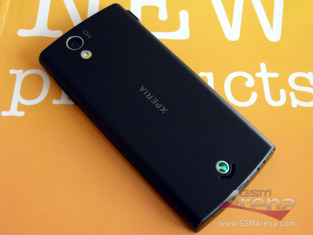Sony Ericsson: Sony Ericsson Xperia Ray (ST18i) high-res pictures leak.