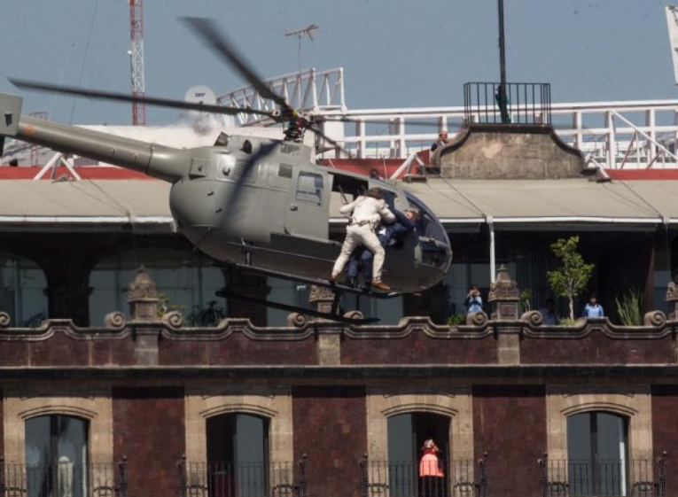 BOND 24: SPECTRE HELICOPTER "BEHIND THE ACTUAL SCENES WITH ACTUAL 007 ...