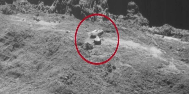 Rosetta captured Alien Spacecraft on the surface of Comet 67P?