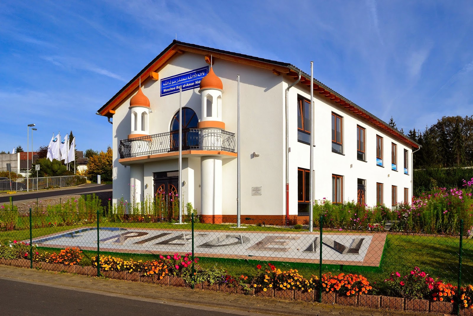 AHMADIYYA MOSQUE: Baitul Aman - Nidda, Hessen, Germany
