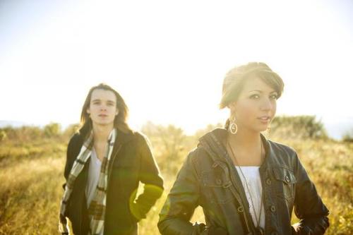 Dica De Banda : HE IS WE ~ MEGAOVO