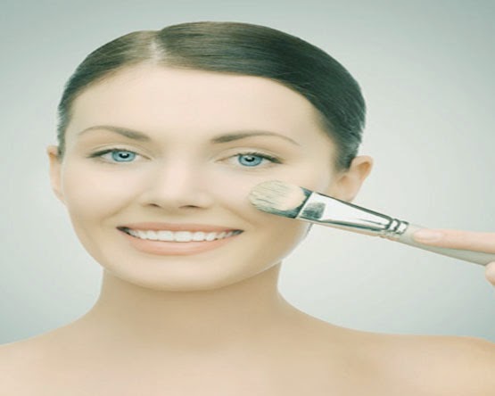 A Top Makeup Artist Reveals Her Makeup Secrets