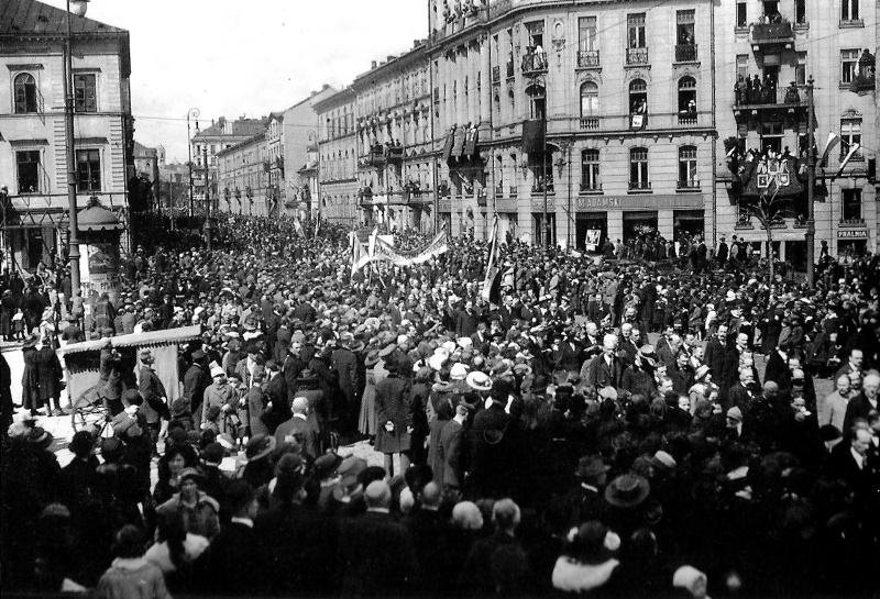 To ci historia!: Samojazdem do przystanku Niepodległość