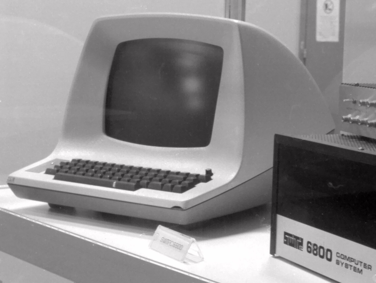 Retromobe - retro mobile phones and other gadgets: Lear Siegler ADM-3A ...