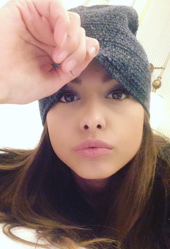 SEXY bruneta LARISS anunta ca de azi DROPPIN DA BOMB videoclip ce vrea ...