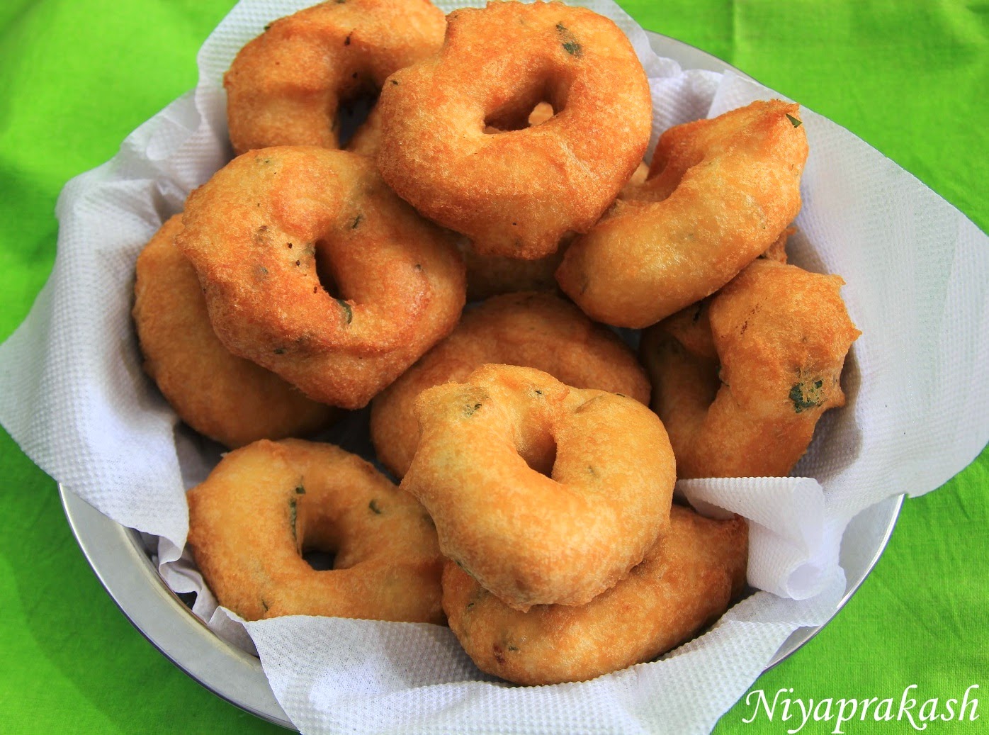 Niya's World: Photos of Vada / Uzhunnu Vada / Medu Vada