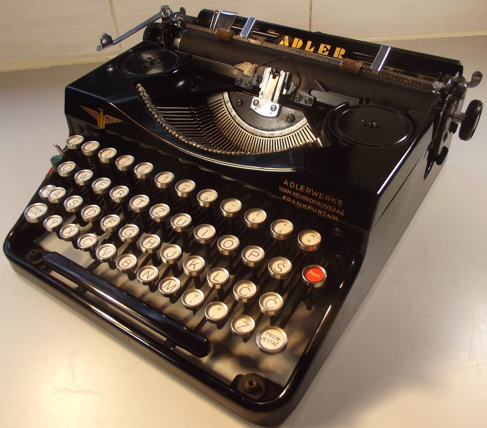 oz.Typewriter: The Adler Portable Typewriter That's a Triumph, and One ...