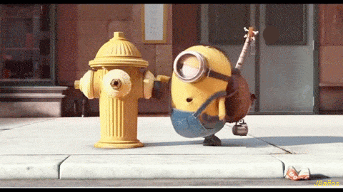 Minions Gifs: Minion Stuart ligando con boca de riego