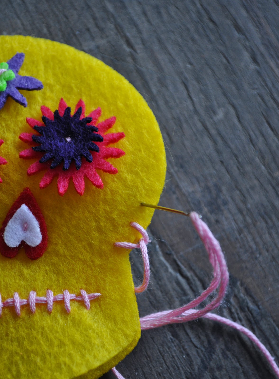 Artelexia: Day of the Dead DIY #21: Embroidered Felt Sugar Skull
