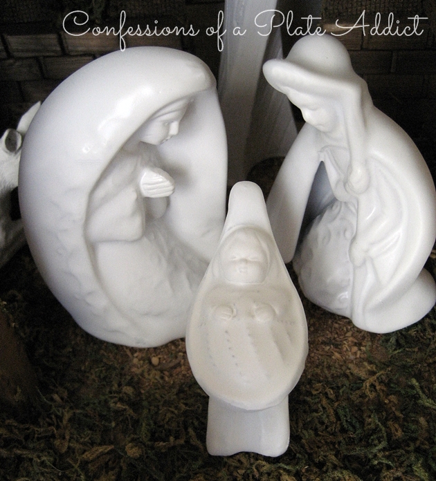 CONFESSIONS OF A PLATE ADDICT: Dollar Store Nativity Make-Over